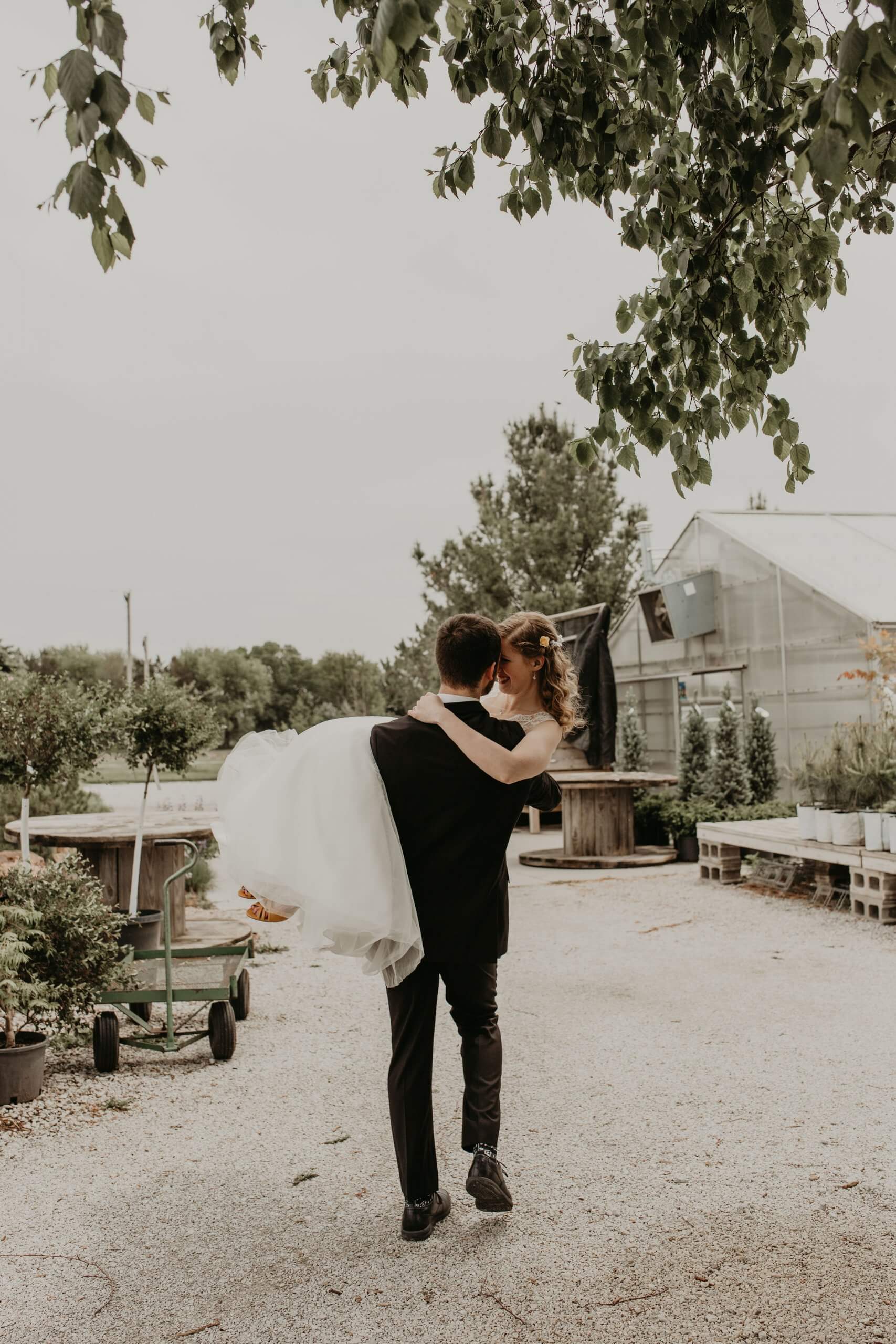 How to throw a small wedding: 11 tips to ensure magic ...