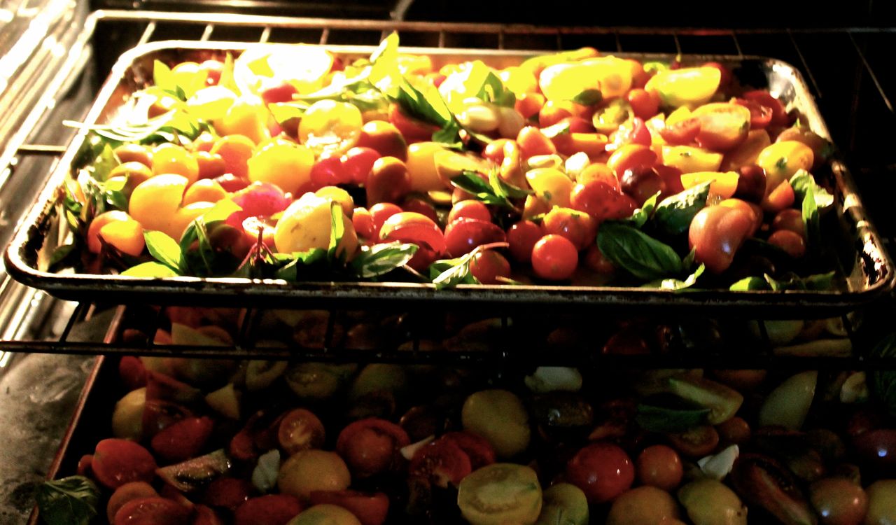 Make Roasted Cherry Tomato Pasta Sauce: It's a Cinch! - vomitingchicken.com